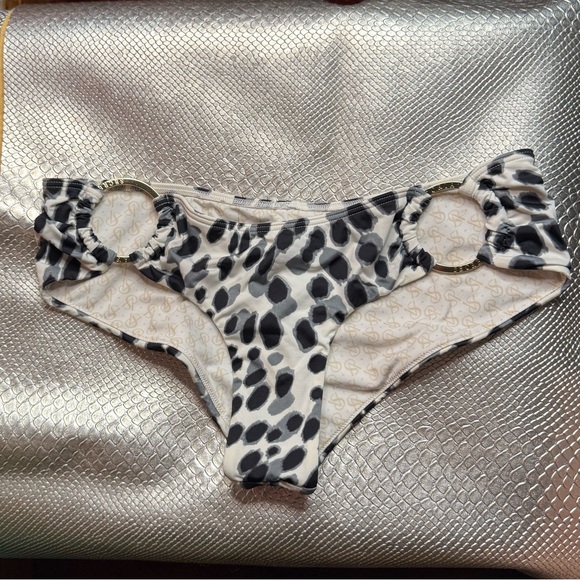 Victoria's Secret | Swim | 52 Victoria Secret Leopard Bikini Bottom ...